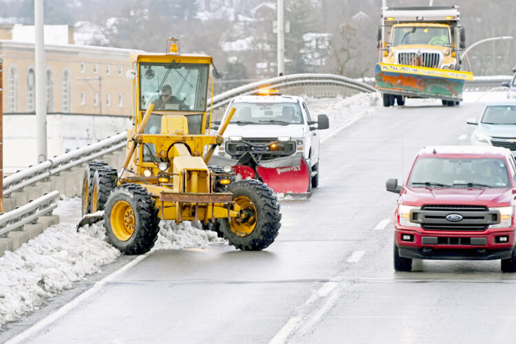 Clearing a path | News, Sports, Jobs - Altoona Mirror